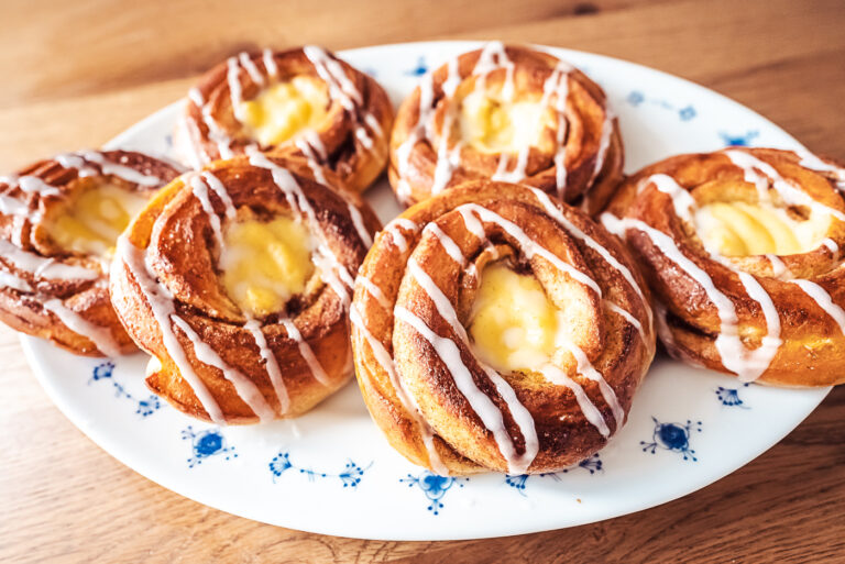 Solskinnsboller - Norwegian Sun Buns (Solboller) - Scandinavian Cookbook
