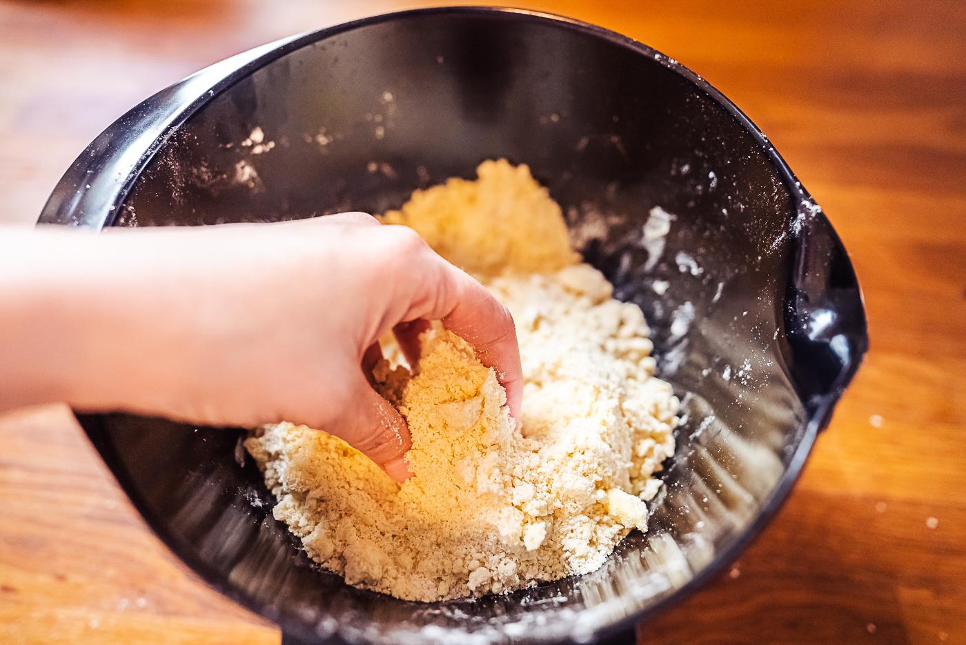 Serinakaker (Norwegian Butter Cookies) - Scandinavian Cookbook