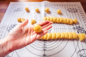 Serinakaker (Norwegian Butter Cookies) - Scandinavian Cookbook