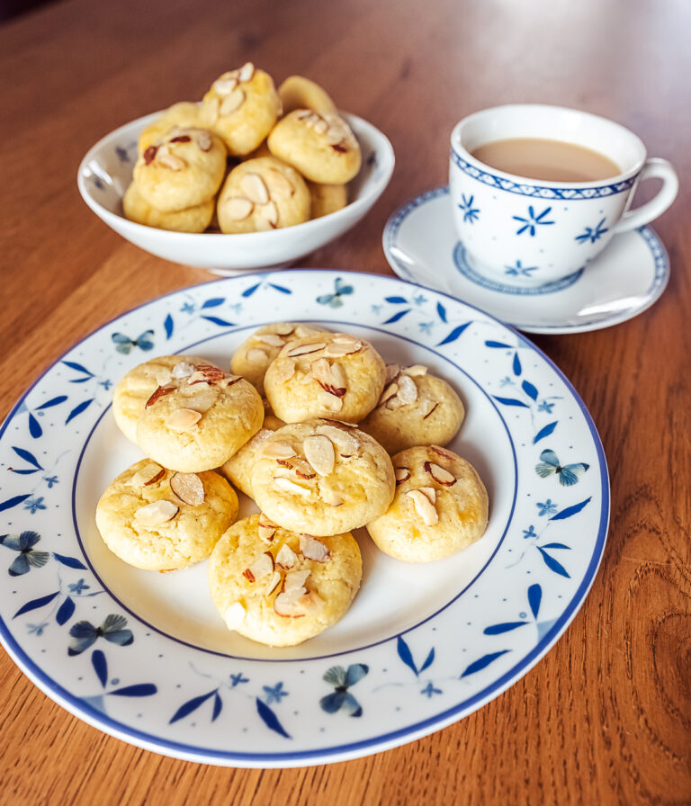 Serinakaker (Norwegian Butter Cookies) - Scandinavian Cookbook