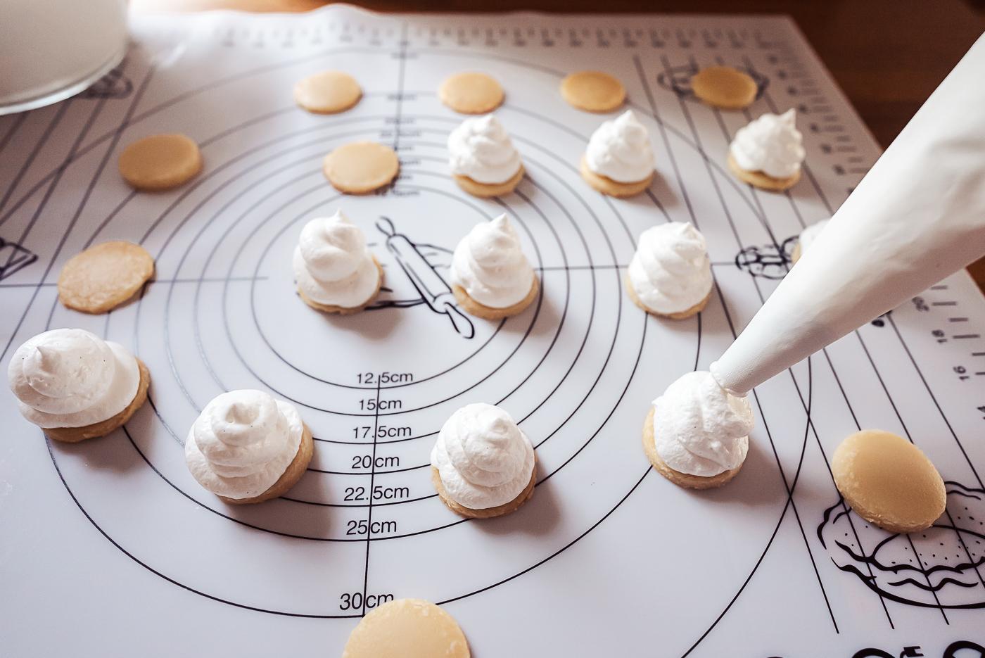 Flødeboller (Danish Marshmallow Puffs) - Scandinavian Cookbook