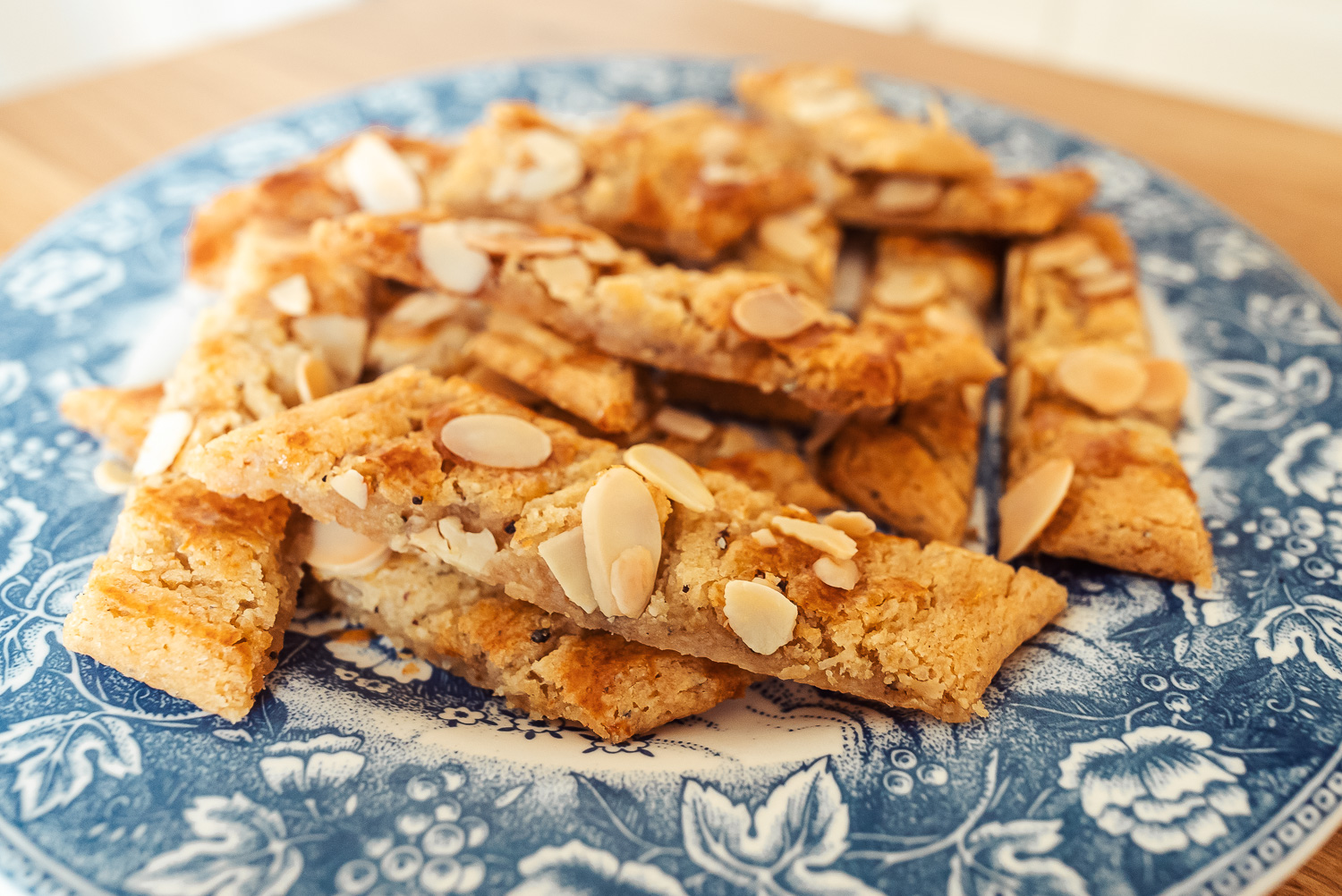 Perfect Scandinavian Almond Bars - Scandinavian Cookbook
