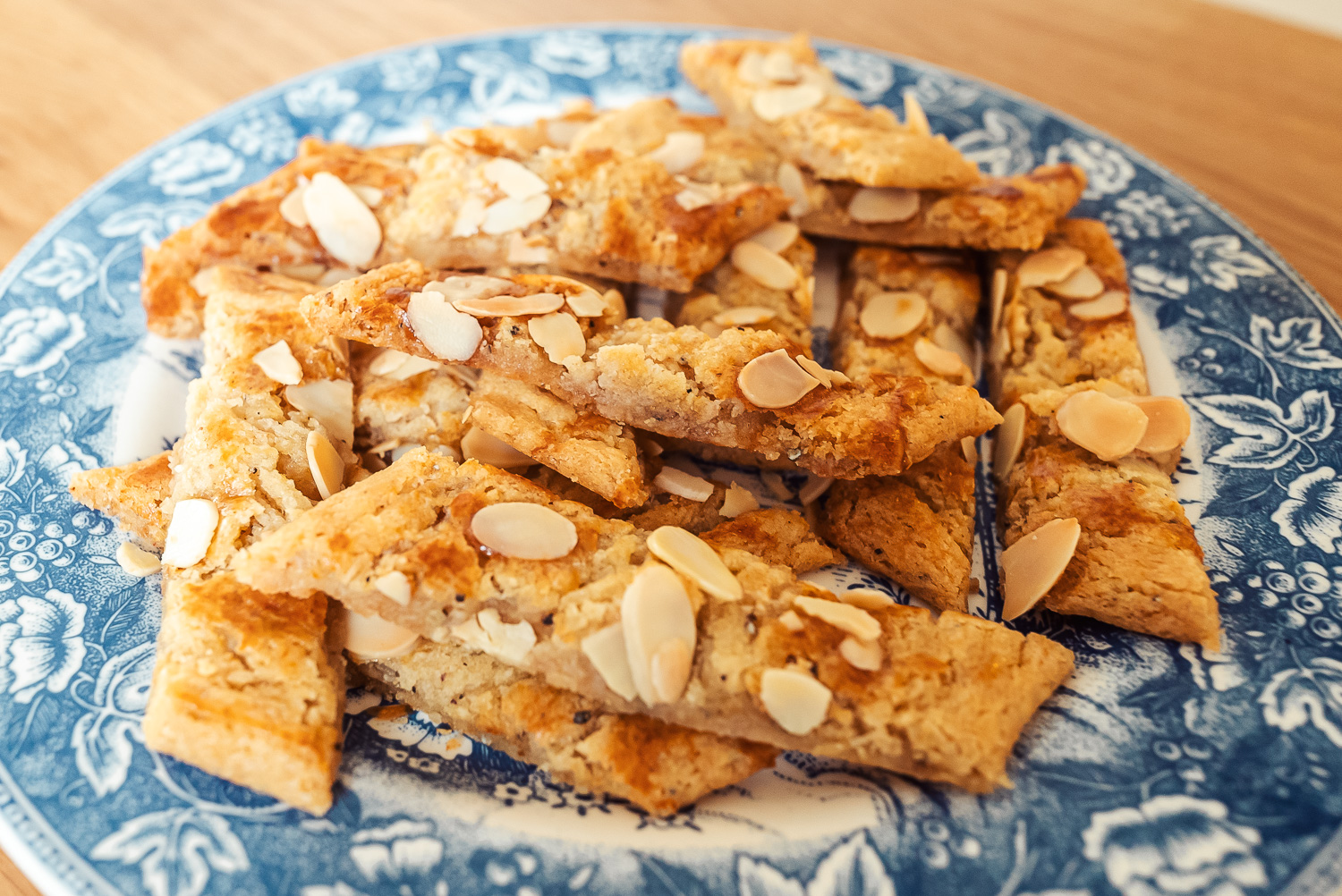 Perfect Scandinavian Almond Bars - Scandinavian Cookbook